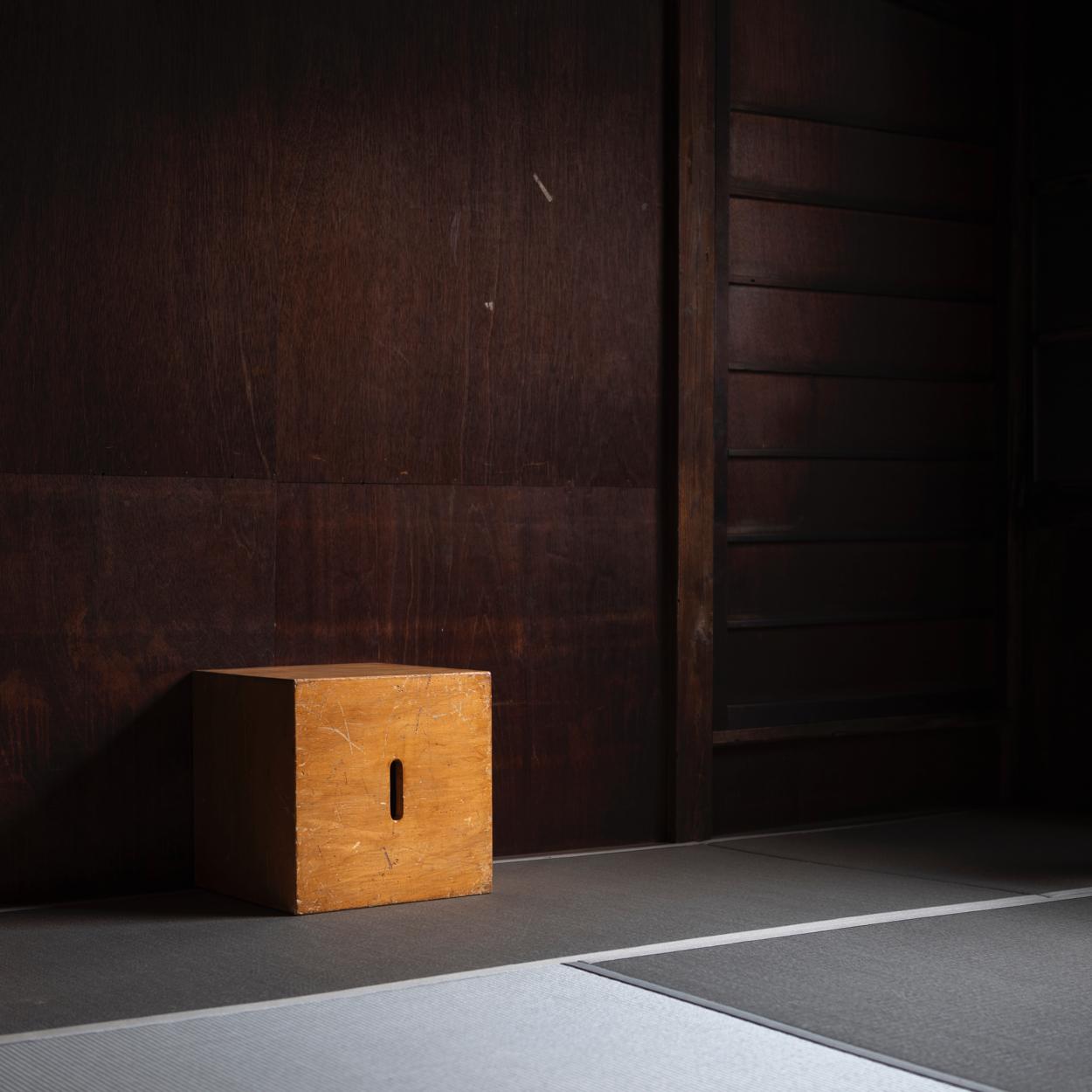 Arcs 1600 dans la résidence “La Cascade” Box Stool - Objet d' art