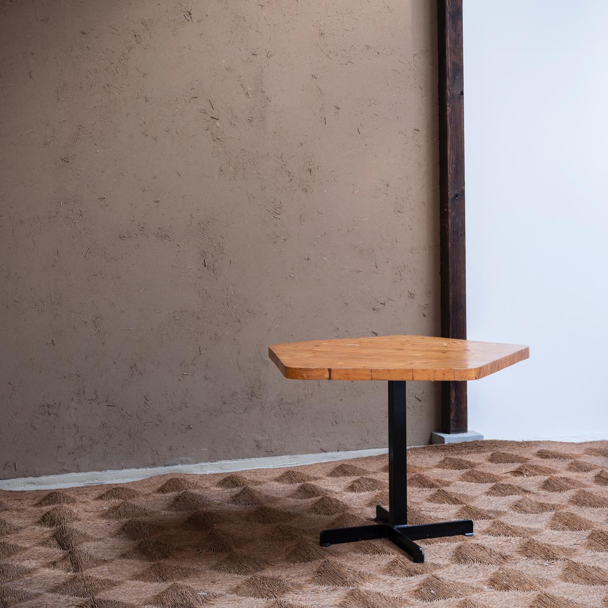 Pentagonal Table with Cross-Shaped Leg - Objet d' art